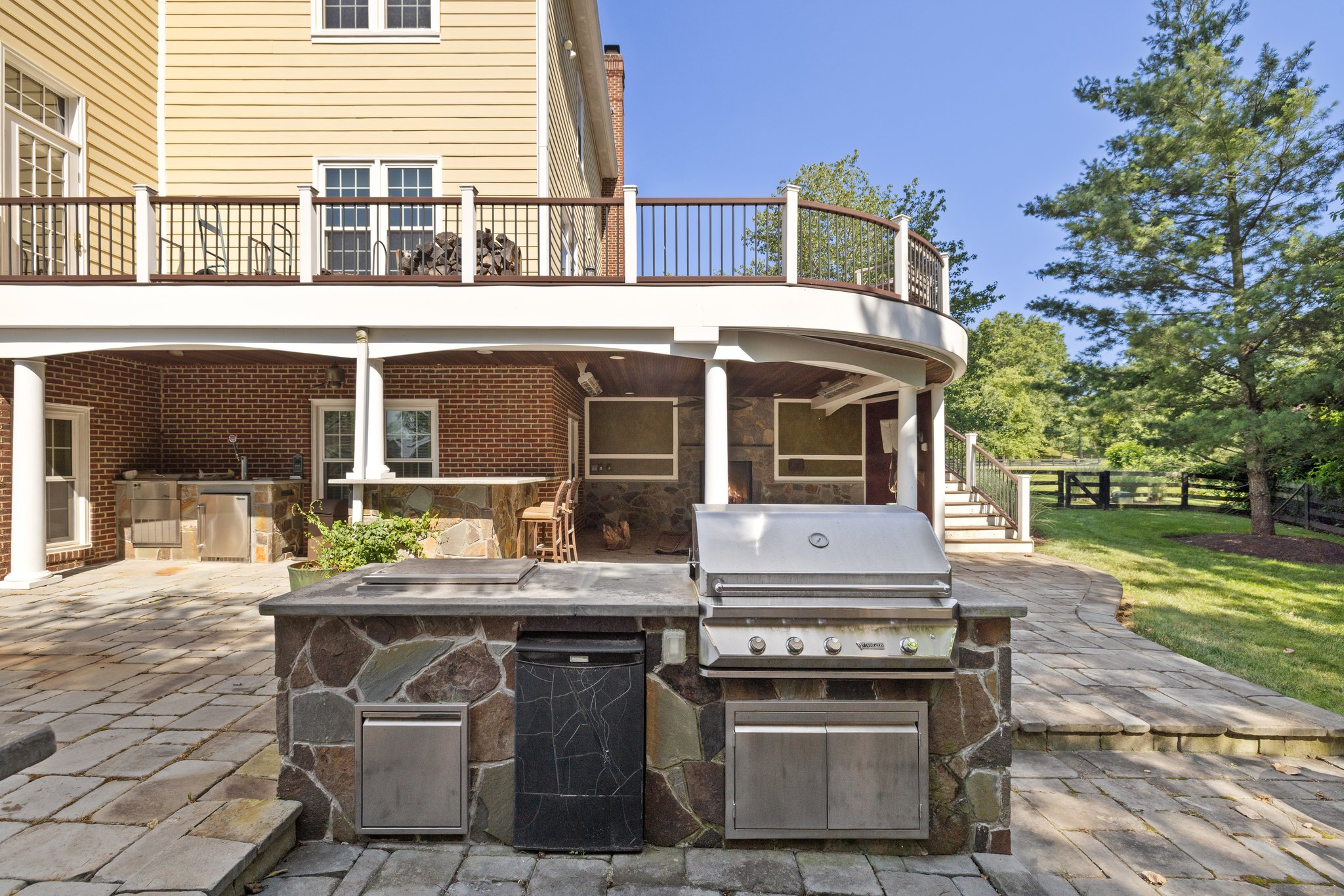 Thomas & Talbot | Grand Ellison