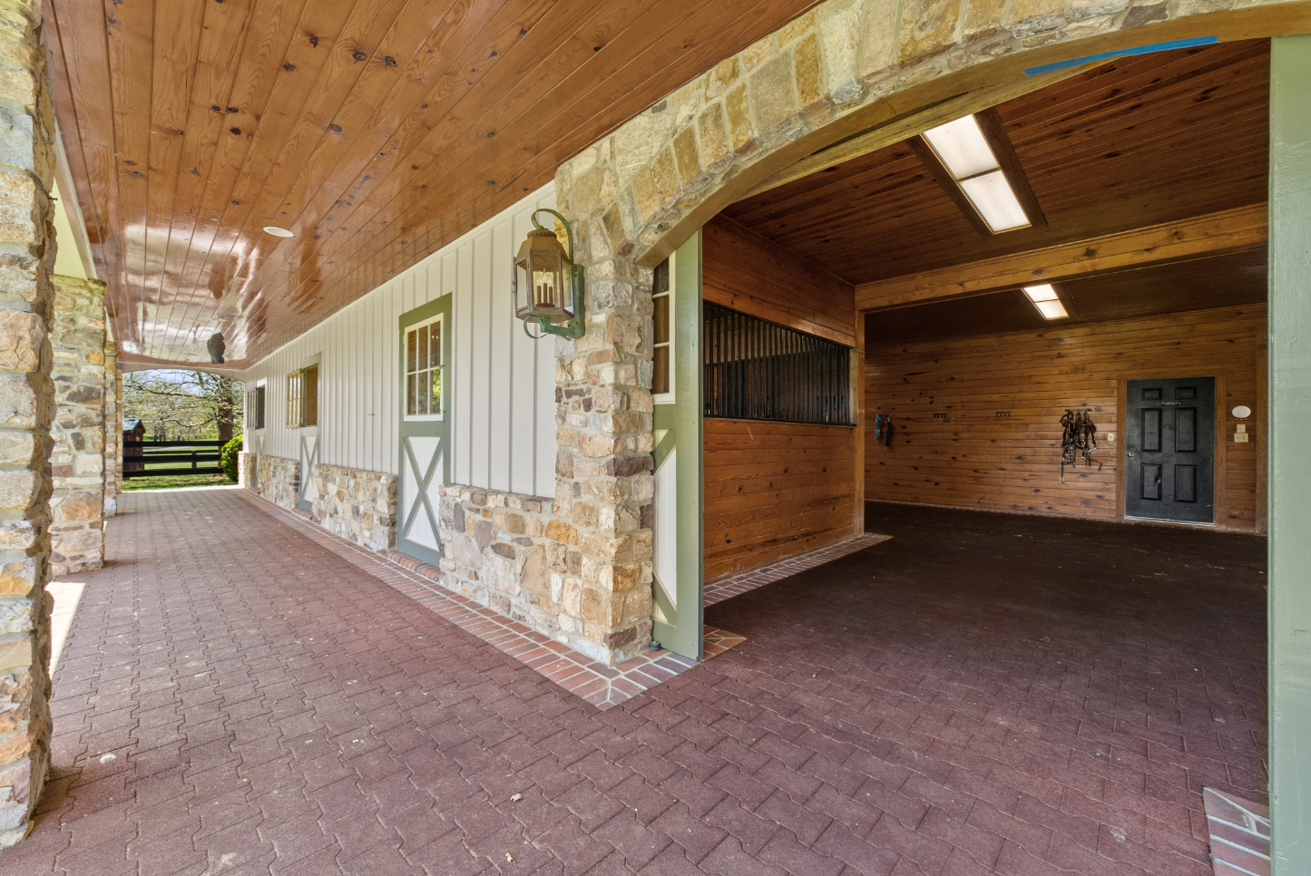 Thomas & Talbot | Hidden Trail